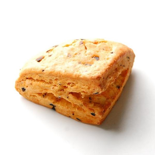 オレンジパプリカやパセリといったカラフル野菜とともにオリーブをたっぷり混ぜ込みました。簡単に野菜を取り入れられる軽食としても好評です。■内容量：１個 ■商品サイズ：約７ｃｍ x ７ｃｍ■アレルギー品目：小麦・卵・乳成分・大豆■賞味期限：冷凍...