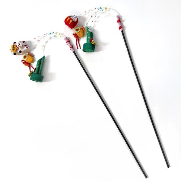 在庫限りの限定品です。伝統工芸ちりめん細工の正月飾りを厳選してご用意いいたしました。全てが手作りとなります。失われつつある和の伝統の飾り付けの復活とともに、現代的な感性も取り入れました。全長約31cm門松パーツ：高さ 約5〜6cm　底辺の直...