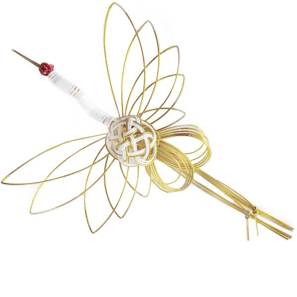 日本の伝統的な工芸品の水引細工の代表的なものを販売いたします。正月飾り、迎春飾りとして日本の生活行事に密着しています。結婚式でも使っています。すべてが手作りです。国産水引（四国）水引細工鶴の長さ約20cm　幅約10cm　材質：紙芯※メール便...
