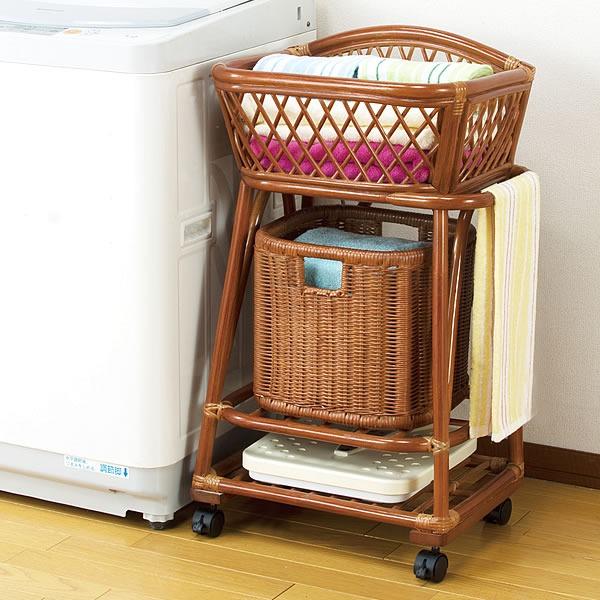 二段式で着替えと脱衣を分けられる天然籐ランドリー。脱衣かごは持ち運びができるので便利。●サイズ/約幅44×奥行33×高さ79cm●重さ/約5kg●素材/天然籐●備考/キャスター付き、一部組立式 ※キャスターのみ取り付け ※手作業で生産される...