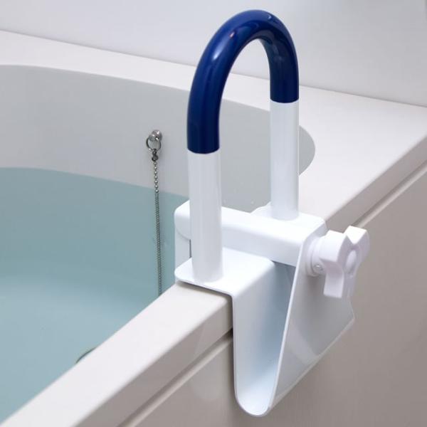 入浴時の負担を和らげる安心の浴槽グリップ。浴槽をまたいで出入りする時の支えや補助に。両手で掴める大きなグリップで、高さのある浴槽、高齢者、足腰の弱い方は浴槽への出入りが容易になります。滑りやすい浴槽も支えができて安心。工具不要簡単取り付け。...