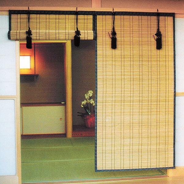伝統技法で手編みした天然竹お座敷すだれ。室内の温度を効率的に抑えてくれるすだれ。日差しをやわらかくし、涼感の演出をしてくれます。巻き上げることができ間仕切りにも使えます。●型/88cm幅●サイズ/約88×170cm●重さ/約1.8kg●素材...