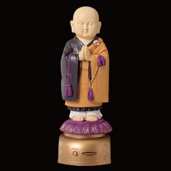 実際のお坊さんの読経をデジタル化。スイッチひとつで、厳かなおつとめが自宅で始まります。「一人でお経をあげるのは不安…」「正しい節回しで供養したい」そんな想いに応えるのが、この『我が家のお坊さん（袈裟タイプ）』です。実際のお坊さんが読経した音...