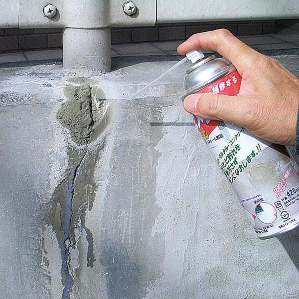 外壁の気になるひび割れにサッとひと吹きするだけ。手を汚さずに簡単にお手入れができる、日本製のセメントスプレーセットです。【ここがポイント】・スプレー式なので手が汚れにくく、DIY初心者の方でも手軽に作業できます。・気になるひび割れ部分に吹き...