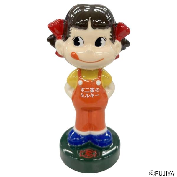 【発売日：2026年04月21日】陶器ならではの上質な質感と、どこか懐かしいクラシックなデザイン。置くだけで、お部屋の雰囲気をぐっと引き上げます。首をゆらゆら揺らす愛らしい動きが、デスクや玄関など、目に入るたびに癒しをプラス。ミルキー75周...