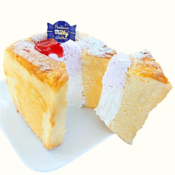 ふわふわのシフォンケーキの中に、福岡県産あまおう苺とミルキー風味の２種類のクリームを詰め込み、福岡県産あまおう苺クリームで蓋をした後、福岡県産あまおう苺ソースで仕上げました。シフォンケーキのふんわりなめらかな食感と、あまおう苺とミルキーの２...