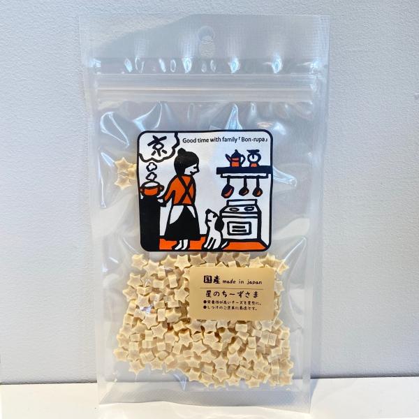 チーズを星型に乾燥させた小さくて可愛いおやつです。カリカリっと美味しそうに食べますよ！ ■内容量：30g■素材：チーズ■成分：粗たんぱく質 32.3％以上、粗脂肪42.7％以上、粗繊維0.5％以下、粗灰分8.3％以下、水分10％以下■カロリ...
