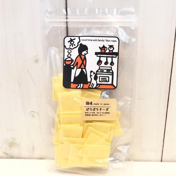 チーズを薄くパリパリに乾燥させて仕上げました。老犬にも与えていただけます。■内容量：40g■原材料：ナチュラルチーズ■成分：粗たんぱく質 32.3％以上、粗脂肪42.7％以上、粗繊維0.5％以下、粗灰分8.3％以下、水分10％以下■カロリー...