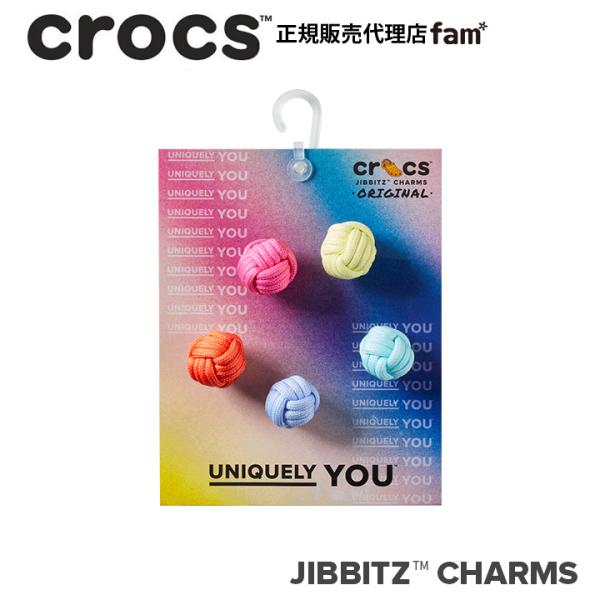 ジビッツホールのあるシューズやアクセサリーに取り付け、自分だけのクロックスにカスタマイズすることができます。ジビッツは土台部分と飾り部分が一体型となっています。一度装着しますと、シューズに取り付け跡が残ったり、ジビッツの取り外しが難しくなる...