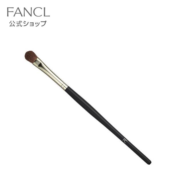 メイクのノリを上げる粉含みの良さと適度なコシで、ワンランク上の仕上がりを。豊かな毛量のため、ひとはけでしっかり色づきます。毛先はカットせず1本1本ラウンド状に揃えているので、やさしい肌触りです。