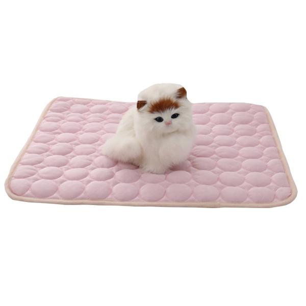 【仕様】素材：冷感ポリエステル繊維 　サイズ：Ｍ　　カラー：ピンク【暑い夏に猫犬の熱中症対策】ひんやり、爽やかなジェルマットで、接触すると涼感冷感が感じられる、とても涼しく気持ちいいです。体温を8℃下げることができて、暑さに弱い犬や猫にピッ...