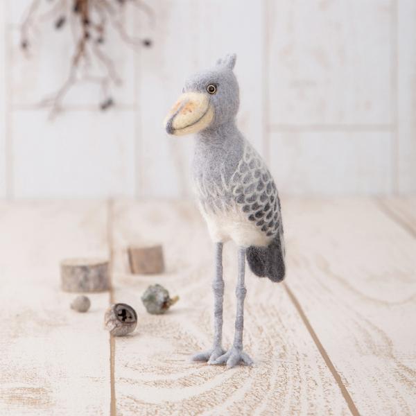 羊毛フェルト キット 中級〜上級者向け  ニードルフェルトでつくるハシビロコウ 鳥 須佐沙知子 簡単 手作りキット ハマナカ 手芸ニードルフェルトでつくるどうぶつたちのフェルトキットになります。いろいろな角度からのわかりやすい完成写真付き。...
