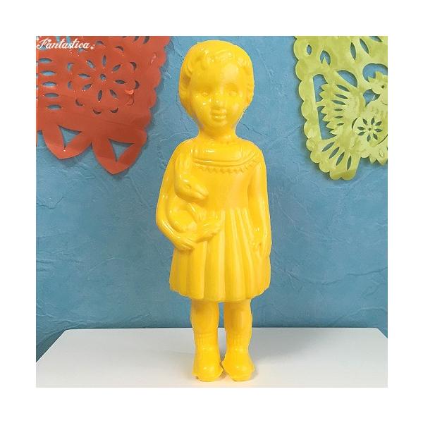 フランスをはじめ、世界中で大人気のアフリカン・ポップ、クロネットドールが入荷しました！こちらは太陽の光をまとったような神々しい黄色のクロネットドール。クール＆キッチュなルックス、右腕に抱えたウサギちゃんがとってもキュート。お腹を押すとプゥピ...