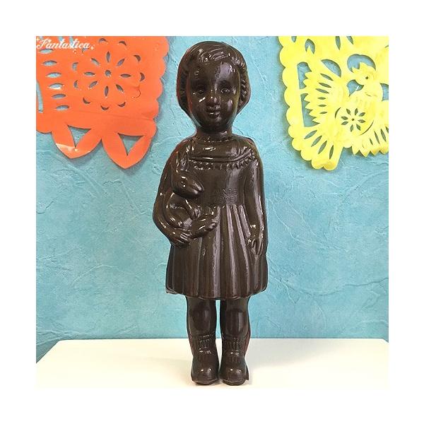 フランスをはじめ、世界中で大人気のアフリカン・ポップ、クロネットドールが入荷しました！こちらはダーク・チョコレート・ブラウンのクロネットドール。クール＆キッチュなルックス、右腕に抱えたウサギちゃんがとってもキュート。お腹を押すとプゥピーと響...