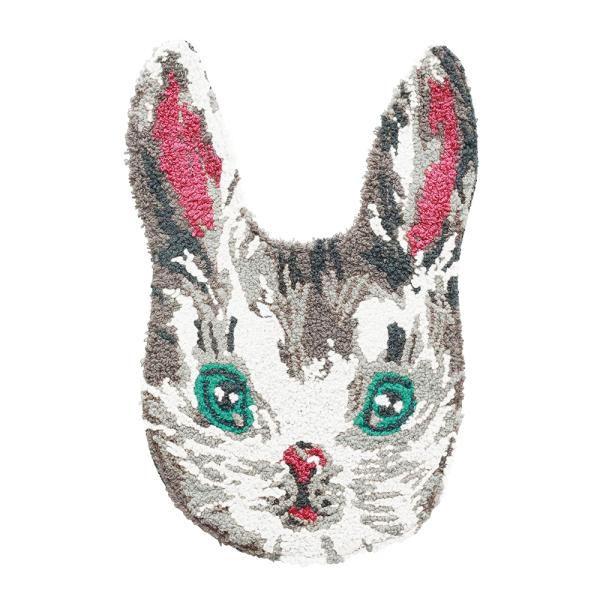 ナタリー・レテの描くポップ&amp;シュールなキャラクターたちがとびきりキッチュな室内マットになりました！こちらは、ナタリーの代表的キャラクター、ホワイト・バニー・ラビット、ブランシュのお顔を大胆にかたどった驚きの一品。精妙にダイカットされ...