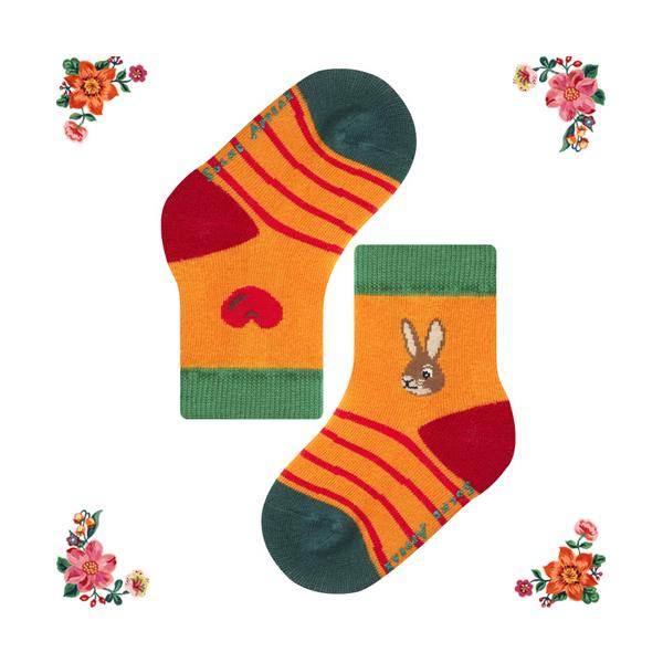 【クリックポスト発送可】<ご注文点数が多い場合は宅配便に変更となります>ナタリー・レテの描く、ポップ＆キュートな動物たちが美しい靴下になりました！こちらはやさしげラビットさんとハートマークをフィーチャーした一足。靴下上のキャンバ...