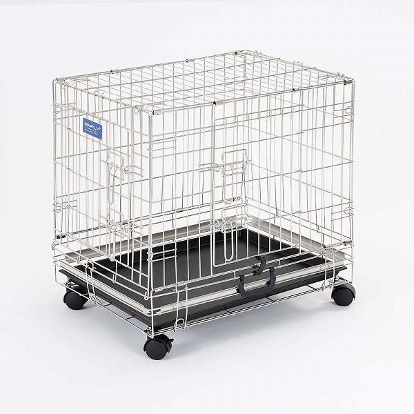 頑丈なステンレスのペットケージ。錆びにくいステンレス製ですので、水や湿気にも強く丈夫です。ケージの掃除で一番面倒なのが下のトレー部分ではないでしょうか。シンプリーメゾンのケージはトレーが長面＆短面どちらからも引き出せるためお掃除も簡単。・ス...