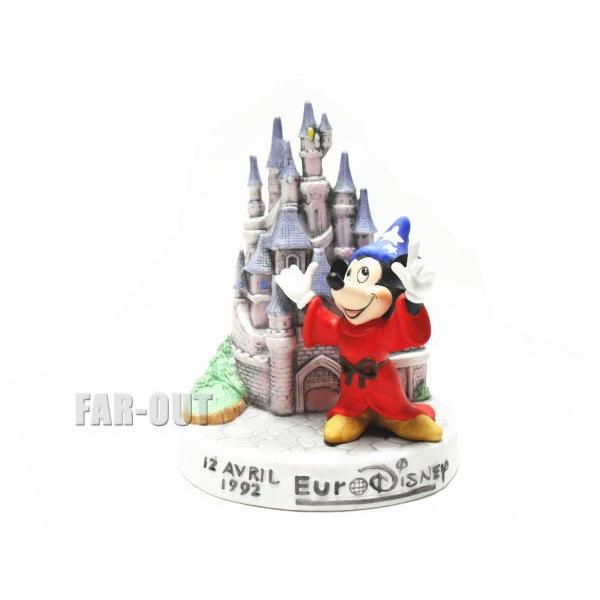 ディズニーストア　USA　１992年　日本製　陶磁器製　限定シリアルナンバー入りユーロディズニーランド開園(1992年4月12日)記念　1994年にDLP ディズニーランドパリに改称サイズ：高さ約18cm 幅約14cm状態はとても良好です。...