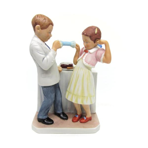 Gorham社  USA  1982年　Gift World of Gorham シリーズ陶磁器製　日本製 1952年のサタデー・イブニング・ポストの表紙を飾ったアートを造形化したフィギュアリン サイズ：高さ約16cm オリジナルボックス入...