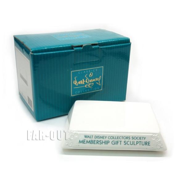 WDCC ウォルトディズニークラシックコレクション　1996年　クラブメンバー限定　初期の1993年から1996年まで数年間のみ、コレクターのリクエストに応え、メンバー限定フィギュアリンをディスプレイできるよう制作されたものです。陶器製　オ...