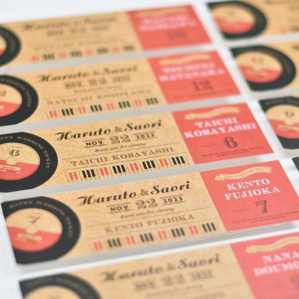 音楽をテーマにデザインされたおしゃれなエスコートカード。ミシン目入りの半券付きで、演出やメッセージカードなどアイデア次第でいろいろ使えるチケットタイプのエスコートカードです。■商品お届け内容半券付きチケット風エスコートカード※ご注文は10部...