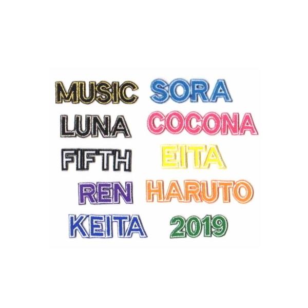 商品名:【中】ツイルロゴネーム刺繍のアイロンワッペン【セミオーダー】お名前や言葉などご希望の文字でワッペンを製作いたします枚数:1枚サイズ:中※ほかのサイズは別ページに掲載しています※大きさ：たて2ｃｍ×よこ10.5ｃｍにおさまるくらい※文...