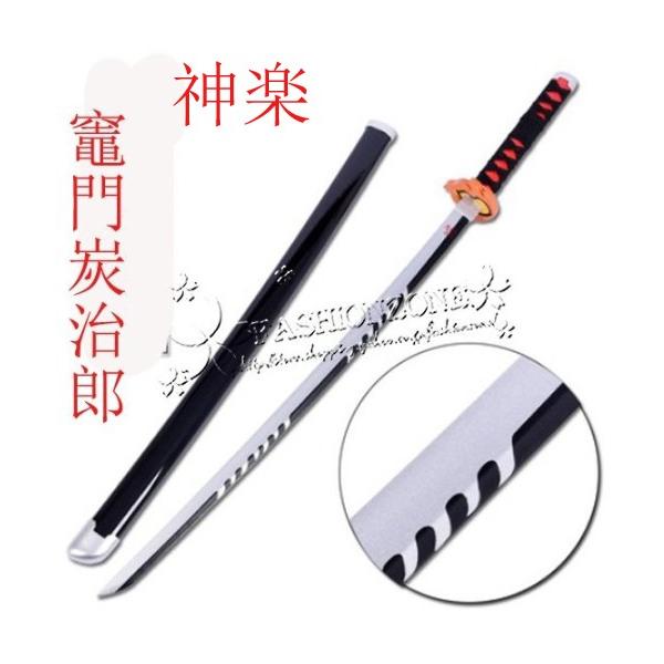 材質：木などで製作しましたセット内容：刀+刀鞘+ベルトサイズ：長さ約104CM 【納期】：●ご入金確認後、5-10営業日以内に発送、発送後4-7日前後到着予定となります。【送料】：●送料無料！　離島+2000円（沖縄など）