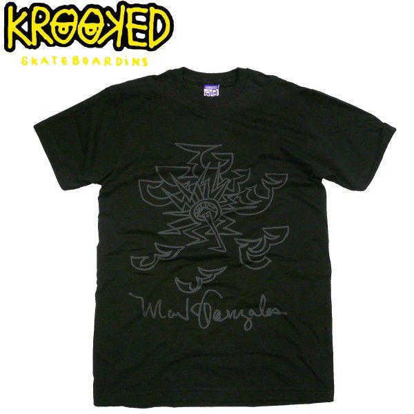 KROOKED(クルキッド)の“LIGHTN WHL”のプリントTシャツです。MARK GONZALES(マークゴンザレス)が手掛けるKROOKED(クルキッド)のグラフィックTシャツの登場です。モノクロのカラーでゴンザレスのサインが大きめ...
