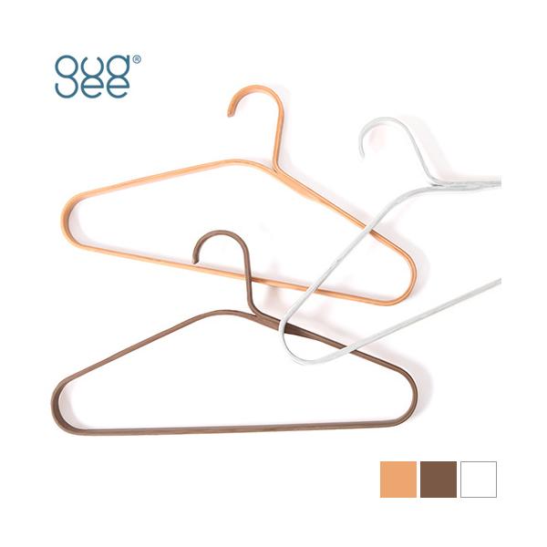 CAKON Bamboo hanger●コートやジャケットを掛けるのにぴったりな竹製のハンガーです。●クローゼットのスペースを有効活用するため、薄くフラットに作られています。●竹製のため軽く、使いやすいデザインです。●おしゃれなデザインなの...