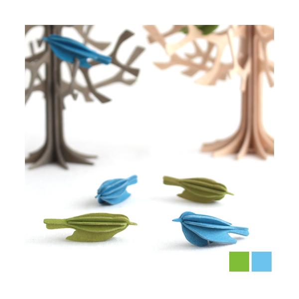 ●フィンランドの白樺で作られた小鳥のオーナメントです。●接着剤は一切使わず、木のパーツを組み合わせて作るので、手も汚れません。●loviの25cm・30cmのクリスマスツリーにぴったりなサイズです。切込みがあるので、枝にとまるように飾ること...