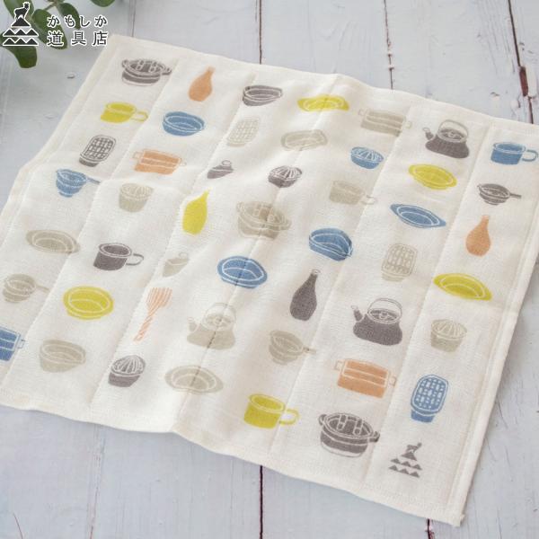 ●萬古焼のブランド「かもしか道具店」の「蚊帳のふきん」。通気性の良い蚊帳生地に、あたたかみのあるかもしかアイテムが一面に並べられたかわいいデザインです。●奈良が産地の蚊帳生地を素材に、ひとつひとつ丁寧に高野山のふもとで作られています。●使う...