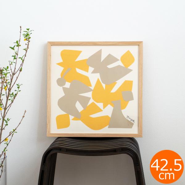 ●切り絵作家・YUYA(ユウヤ)さんデザインのポスター「光の中を飛ぶ」と木製フレームをセットにしました。●シンプルでありながら、あたたかな手の痕跡が残るモダンな作風で、生活空間に優しく馴染んでいくようなアートポスターです。●「光の中を飛ぶ」...