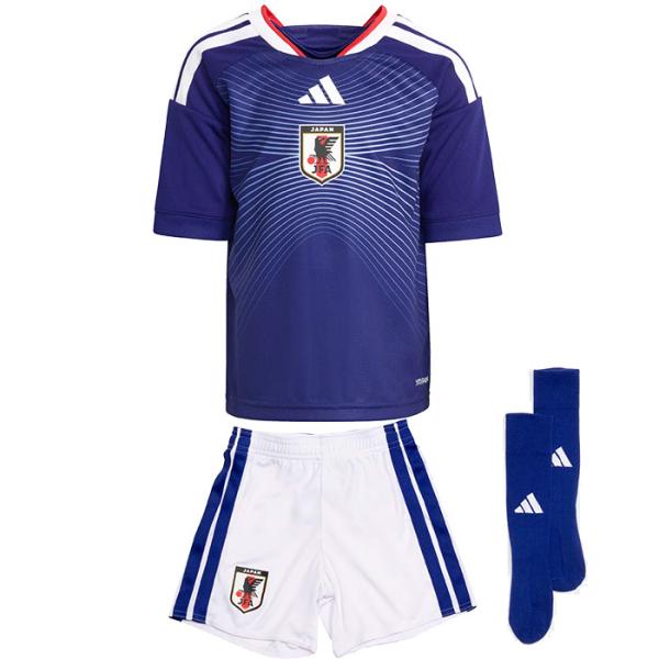 ◆商品説明◆日本代表の2026シーズン ホームミニキット幼いサッカー愛好家のために作られたこのジャージーは、未知の領域への旅と、世界という舞台でのさらなる成果を応援する「HORIZON」というテーマにインスパイアされたこのジャージーに加え、...