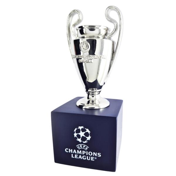 UEFAチャンピオンズリーグ優勝トロフィー、通称“ビッグイヤー”を忠実に再現したレプリカトロフィー。台座付きでインテリアグッズや記念コレクションとしてもオススメ！※国内未発売商品■サイズ：トロフィー本体 70mm（台座含めると110mm）■...