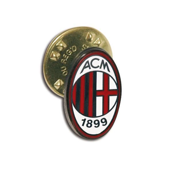 ACミランのオフィシャルピンバッジ。定番のエンブレム型。キャップやバッグなど、色々なモノにつけてカスタマイズをお楽しみ下さい。※日本未発売商品■サイズ：約 1.5×0.9cm■カラー：ホワイト×レッド■素材：メタル※モニターの発色具合によっ...