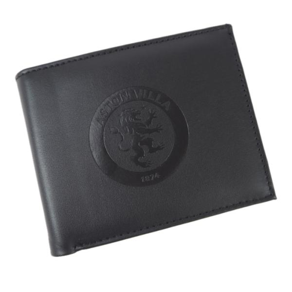 アストン・ヴィラのオフィシャル レザーウォレット。柔らかなPUレザーを使用し、表面にはさりげなく型押しエンブレムが入ります。収納部分は、札入れ×2、カードポケット×3、スリーブポケット×2、小銭入れ×1の計8ヶ所。※日本未発売商品■サイズ：...