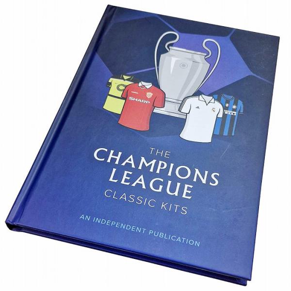 UEFA チャンピオンズリーグ オフィシャル クラシック キット ブック。ヨーロッパのビッグクラブが各大会で着用してきた象徴的なユニフォームを網羅した、サッカーファン垂涎の一冊。クラブの歴史とアイデンティティを形成する思い出に残るシーンを、...