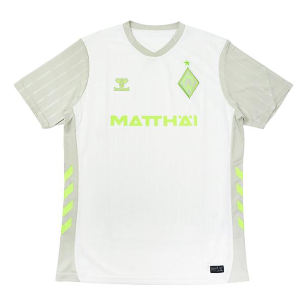 ヴェルダー・ブレーメン 2025-26 シーズン アウェイ ユニフォーム。■商品仕様・街を彩る夜の明かりやアウェイへの旅路で目にする明かりにインスピレーション受けた〈ネオングリーン〉の差し色が特徴的なデザイン。・ジャガードで入るストライプに...