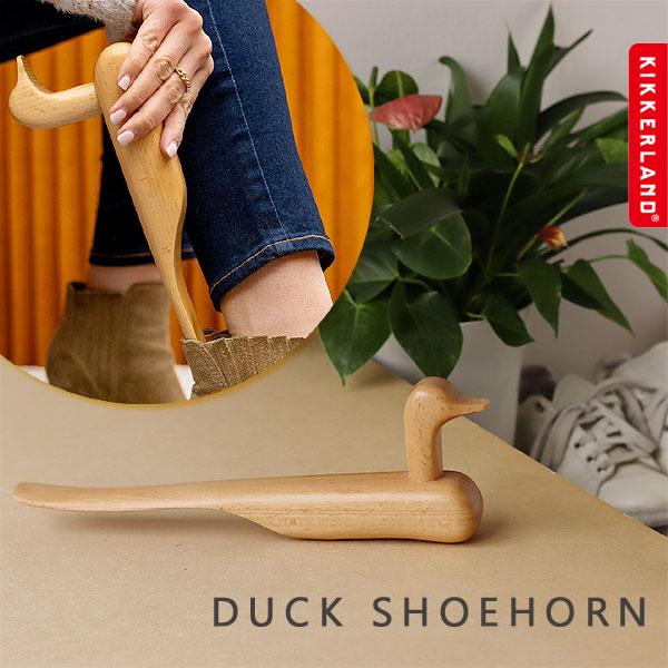 アヒルの形をした木製の靴べら。新婚夫婦に木彫りのアヒルを贈るという韓国の伝統文化から着想を得たデザイン。生涯の幸福と愛を願う不朽の願いを込めて、贈りものにもおすすめです。サイズ：横幅30.8×奥行4.6×高さ10cm材質：ビーチウッド※天然...