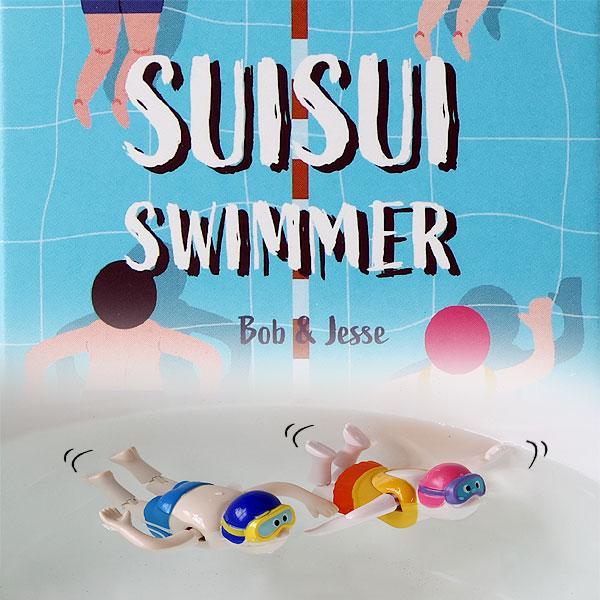 おもちゃ界のメダリストスイマー！バタフライやクロールでスイスイ進む♪お風呂やプールで遊べて楽しめるゼンマイ式トイです。つまみを数回巻いてお風呂やプールに浮かべて遊んでね！サイズ：横8.2×縦5.7×奥行2.7cm重量：15g材質：プラスチッ...