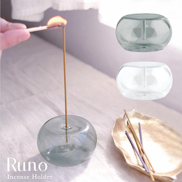 ゆるやかなガラスの曲線に、心がほぐれる。まるでオブジェのような、コロンとしたフォルムのガラスが印象的なインセンスホルダー。性別を問わず好まれるデザインなので、ギフトにもおすすめです。サイズ：直径7×高さ4cm穴内径：直径約0.3cm素材：ガ...