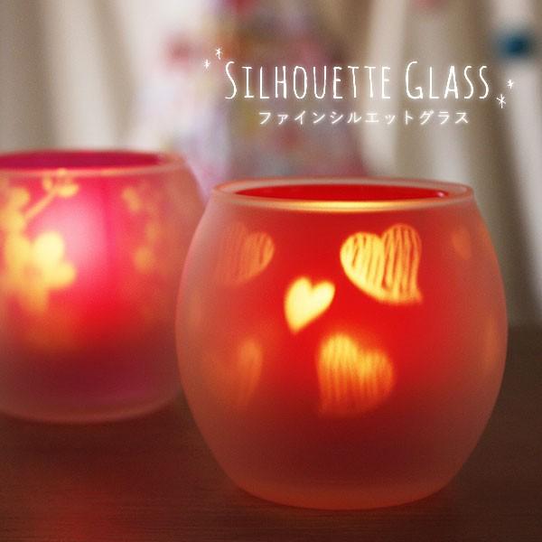 灯りで揺らめくシルエットグラスで、心温まるひとときを。火を灯すと内側のモチーフが浮かび上がり、炎の揺れにあわせて浮かび上がったシルエットがゆらゆらと舞います。モチーフとキャンドルの調和で幻想的な空間をお楽しみいただけます。ハートと桜の可愛ら...