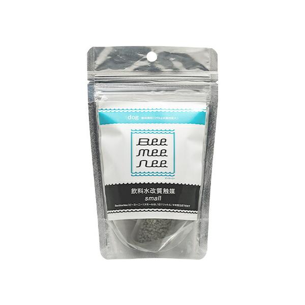 愛犬の飲水量ケアにおすすめです。飲料水改質触媒 スモール ドッグは愛犬が好むおいしいお水を作ることができます。使い方は水道水1Lにbee mee nee1つを浸けて6時間待つだけ。容器のヌメりも抑え、いつでも新鮮なお水を飲ませてあげられる商...