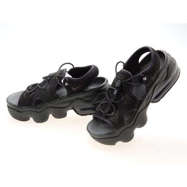 ナイキから極上の履き心地と最新トレンドを取り入れたデザインで世界中の女性を魅了する【エアマックス ココ サンダル】が登場!!アッパーはネオプレーン素材のアッパーと調節可能なシューレースで足にピッタリとフィットし、スニーカーの様な履き心地のス...