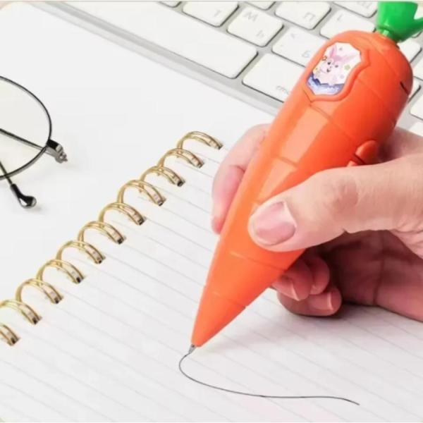 ユニークな見た目で話題を集める、にんじんモチーフのボイスレコーダーペン。見た目はかわいいボールペンながら、録音機能を搭載した2in1仕様です。筆記だけでなく、メモ代わりに音声を残したいときにも便利。ボタンひとつで簡単に録音・再生ができるため...