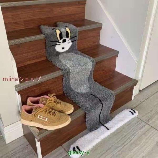 【トムステアマット】漫画柄は青と白、抽象的な外観、トム猫の名前シーン。優れた細工、色あせなし、柔らかい表面と滑り止めの背面、汚れにくく、お手入れ簡単、洗濯機洗いが可能です。 床を保護するのに適しています。【メンテナンス不要】フロアマットは汚...