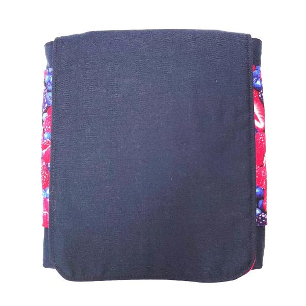 お子様の移動ポケットを大人用サイズにした大きめマチあり移動ポケットです。　 ポケットからの出し入れしやすいようにボタンやマジックテープ無しでフラップ部分を大きく長めのデザインにしてます。　 ちょっとしたお出かけや旅行、また仕事中にスマホやペ...