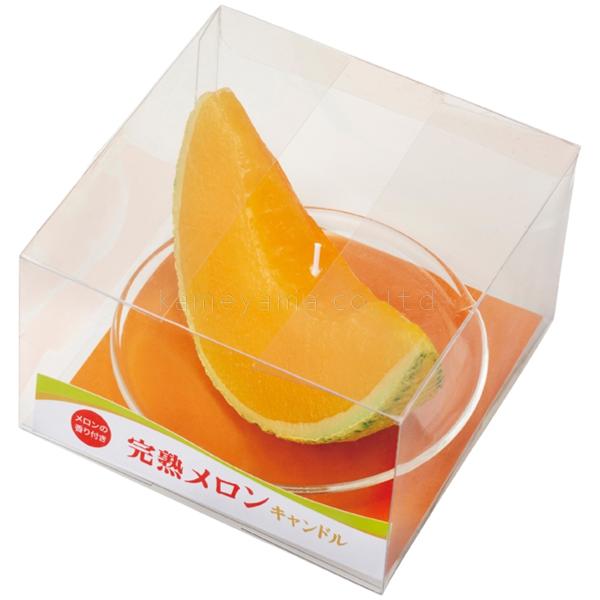 ちょうど食べごろに甘く熟したオレンジ色の果肉メロン。メロンの甘い香り付きで、しずる感たっぷりに仕上げました。ご先祖様のお供えにも商品名：完熟メロンキャンドル香り：メロンの香り商品サイズ：本体サイズ：φ１００×Ｈ６３ｍｍ（皿含む）　箱サイズ：...
