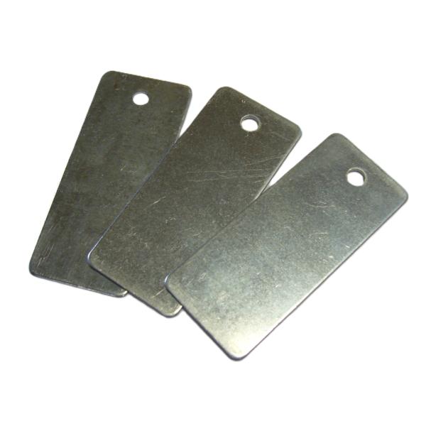 刻印を打って、鉄骨等の現場管理、めっき加工時に識別札として使用する亜鉛鋼板です。厚さ1.2ｍｍ・30×70ｍｍ 5ｍｍ小孔付き。 長年多くの鉄骨会社、製缶会社のお客様にご愛用頂いております。 メッキ加工をしても刻印が見えやすく、札が曲がりに...