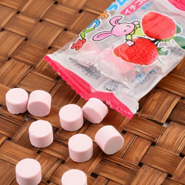 お菓子や駄菓子は、大人数イベントやパーティーなどの配布用人気アイテムに便利。おやつやおつまみとして楽しめるだけでなく、景品やおまけ、詰め合わせ用プレゼントとしても最適です。個装や個包装、小袋タイプで配布しやすく、子供会や子ども会、保育園、幼...